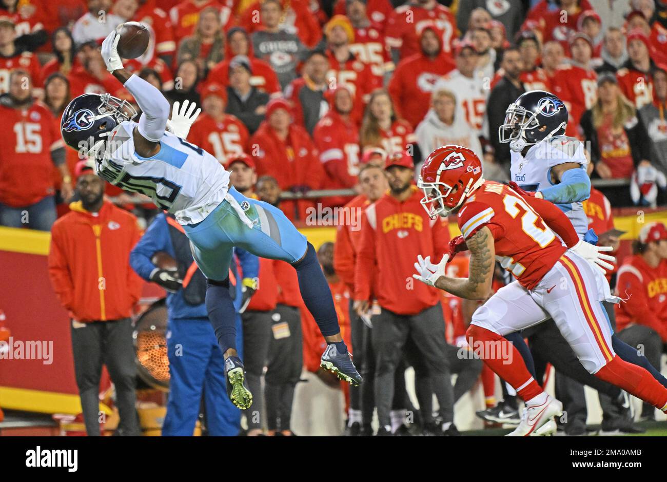 Tennessee Titans cornerback Lonnie Johnson (20) attempts to intercept a ...