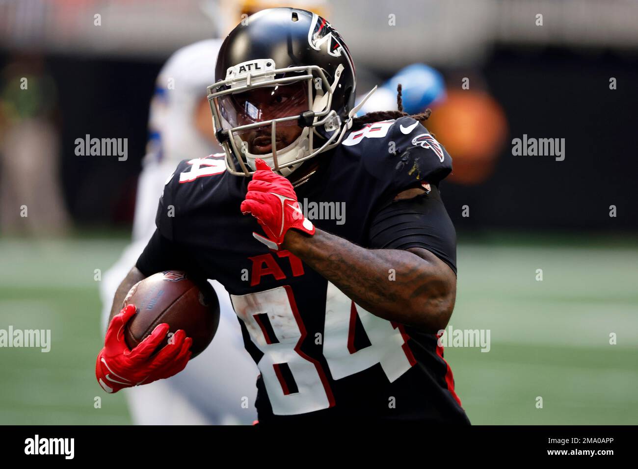Atlanta Falcons running back Cordarrelle Patterson carries the ball ...