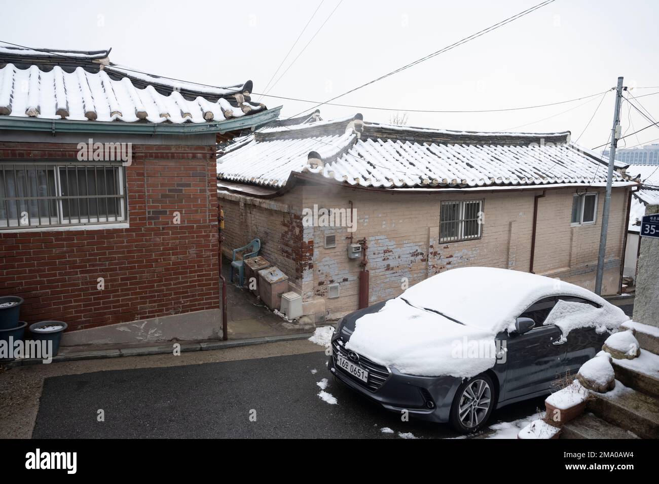 Korean hanoks hi-res stock photography and images - Alamy