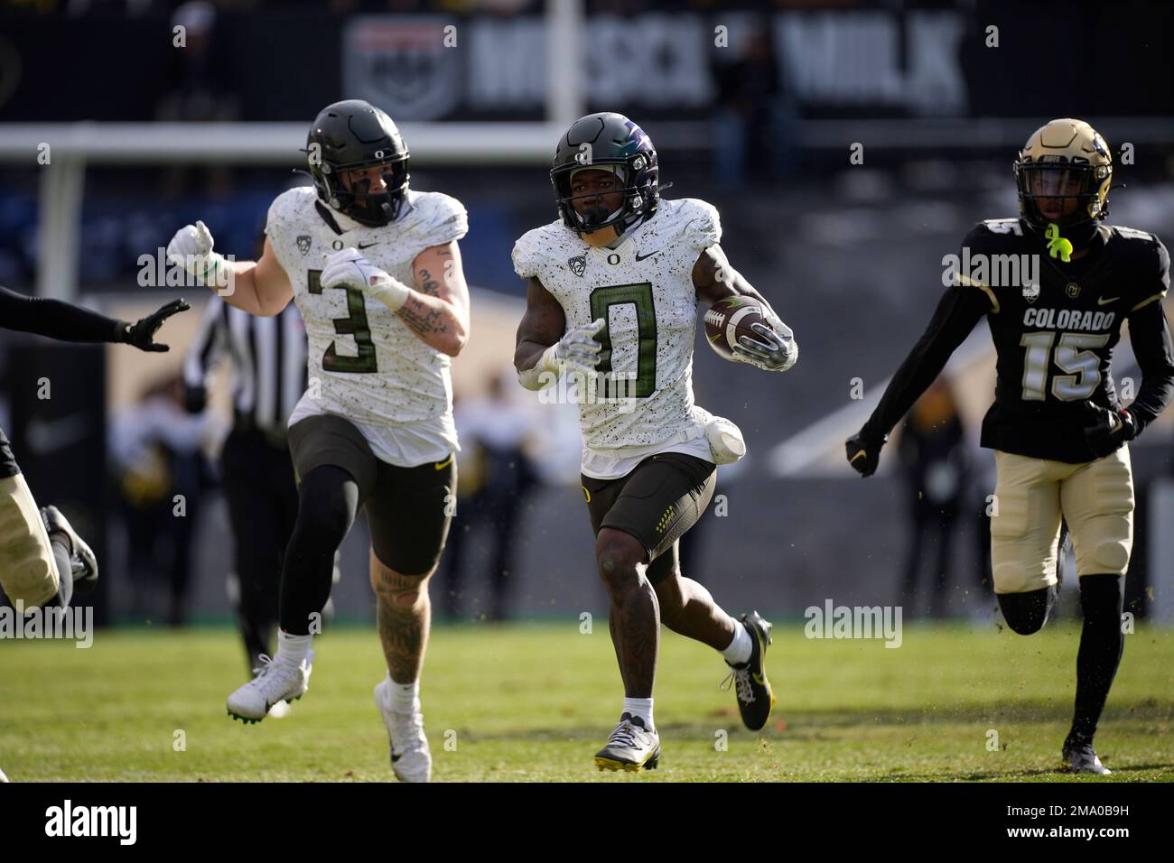 Oregon running back Bucky Irving (0) in the second half of an NCAA ...