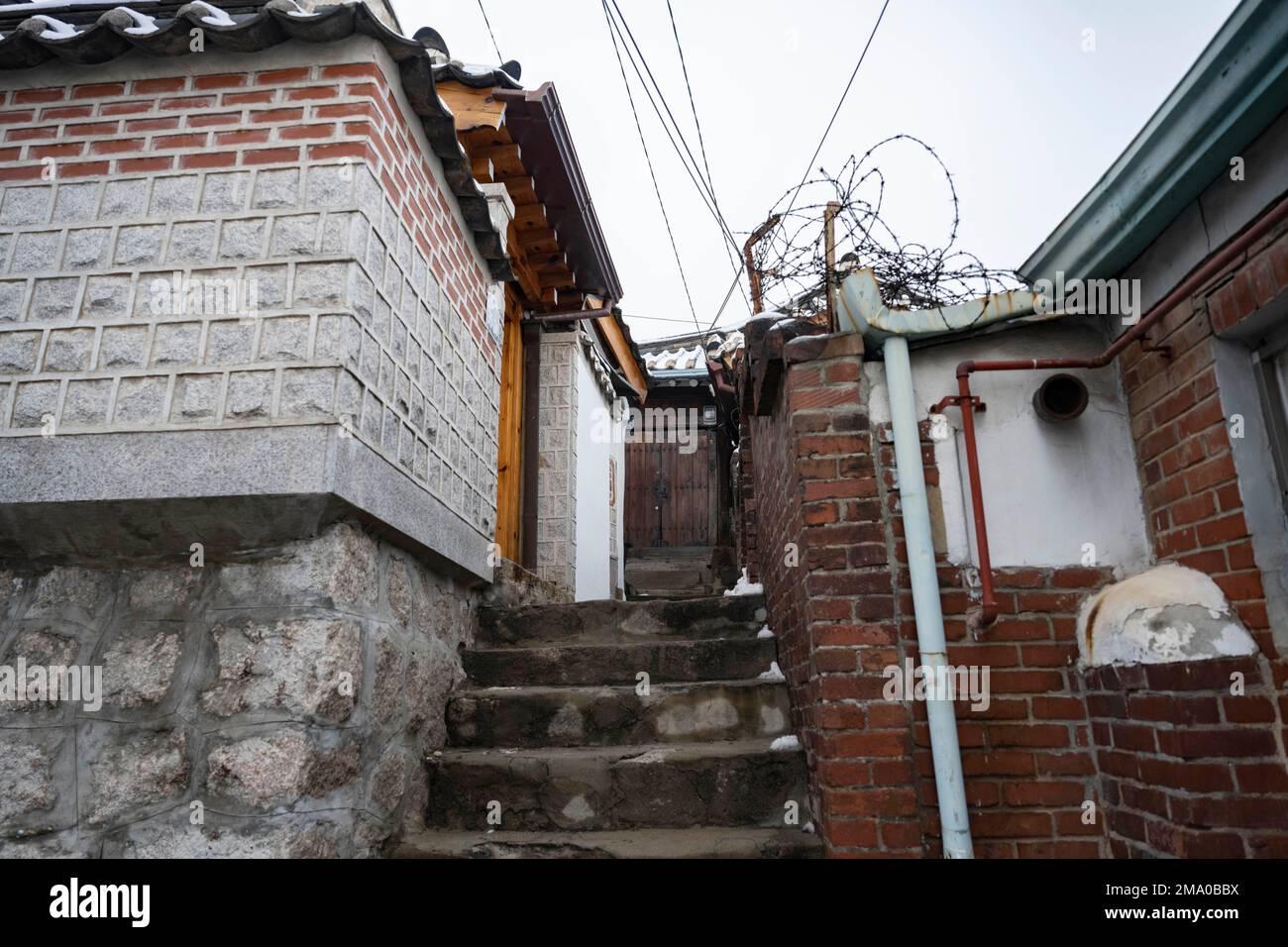 Korean hanoks hi-res stock photography and images - Alamy