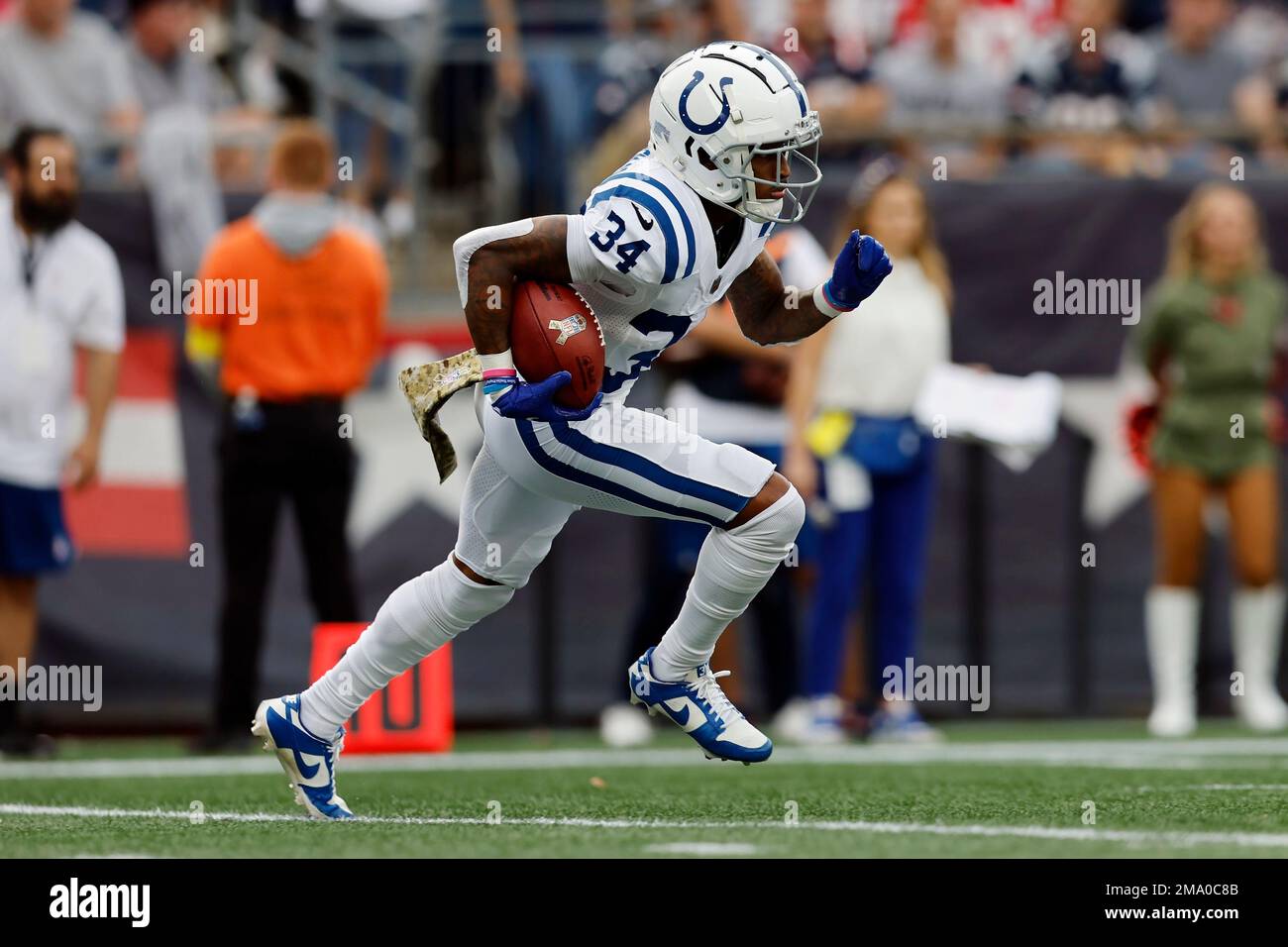 Indianapolis Colts cornerback Isaiah Rodgers plays against the New ...
