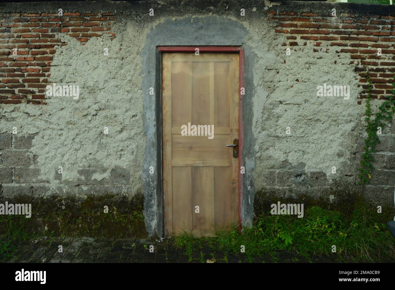 Doors behind the gate hi-res stock photography and images - Alamy