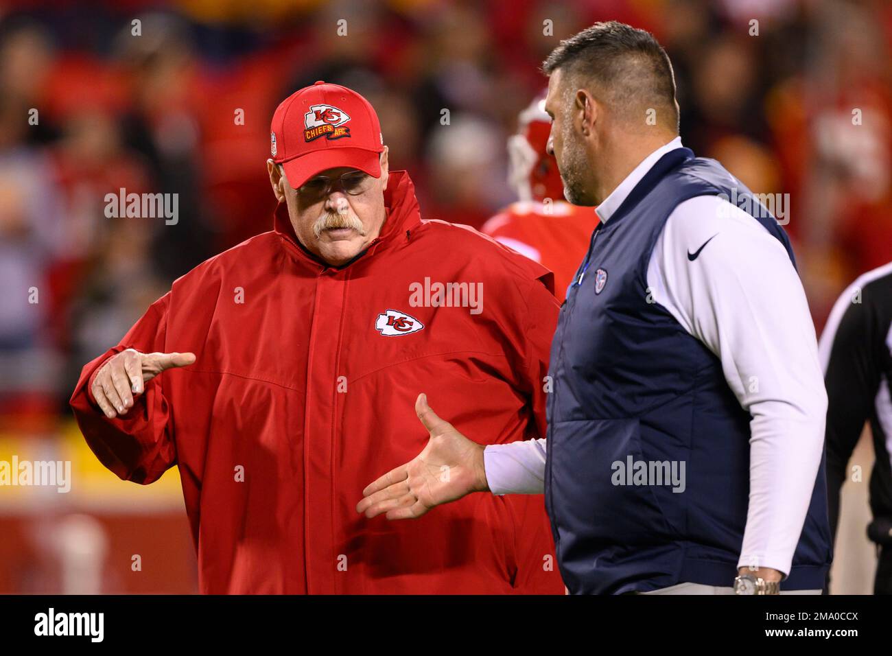 Kansas City Chiefs head coach Andy Reid, left, and Tennessee Titans ...