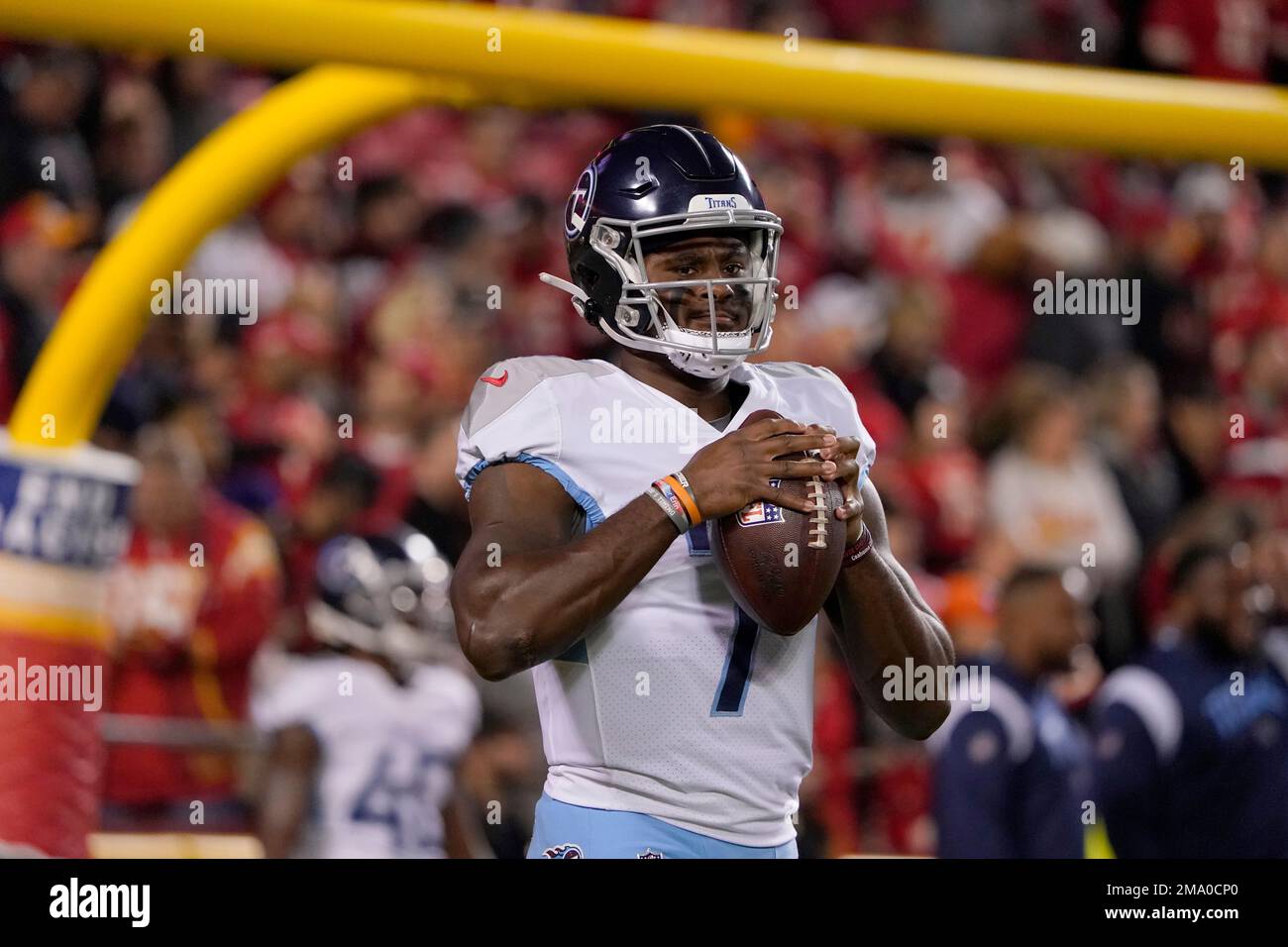 Tennessee Titans quarterback Malik Willis warms up before the start of ...