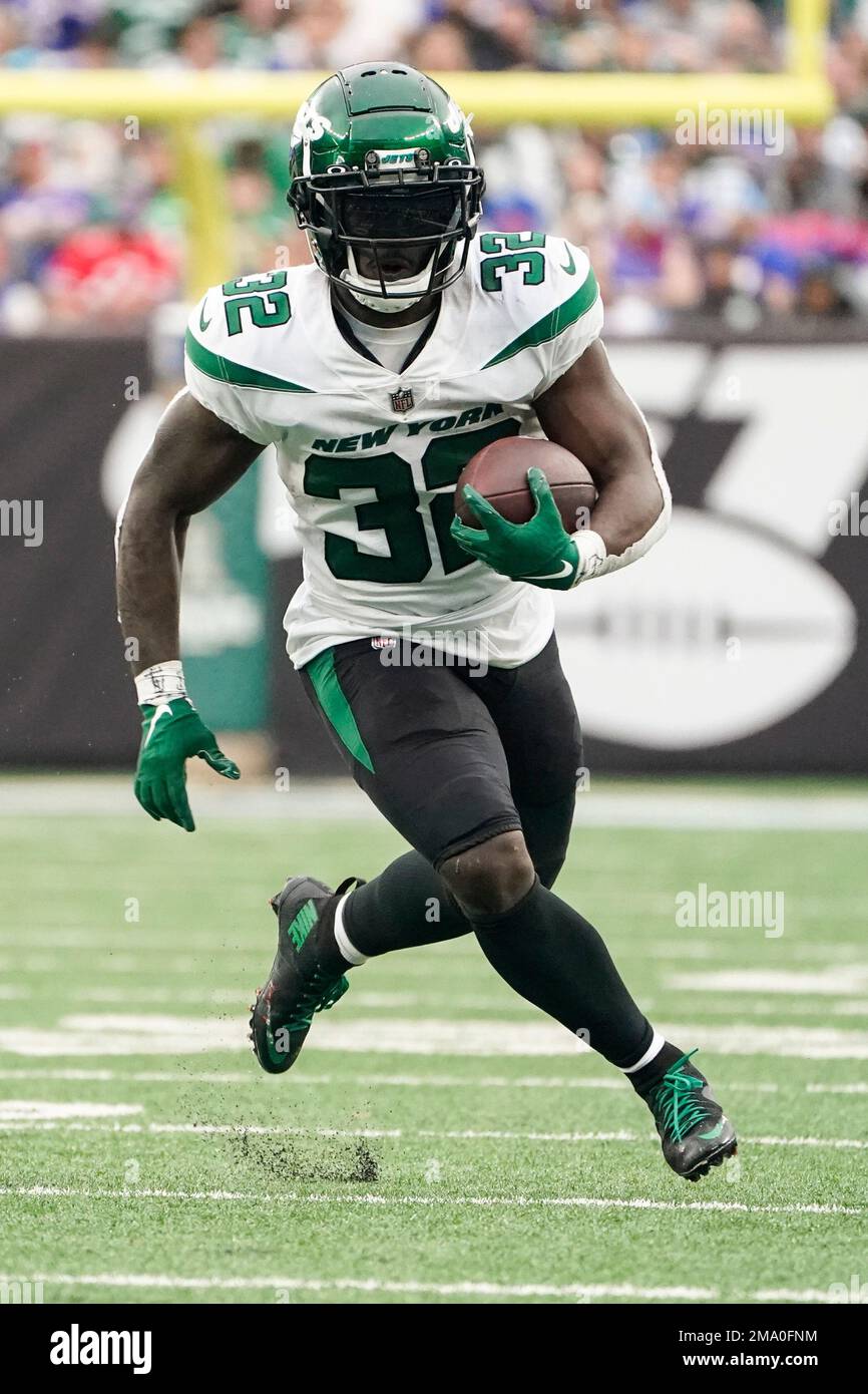 New York Jets running back Michael Carter (32) rushes during the second ...