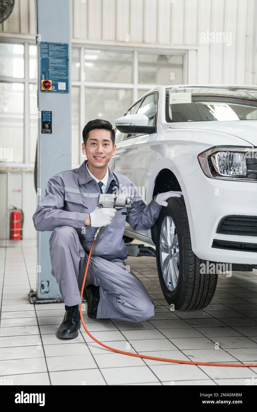 Repair shop mechanics researchers Stock Photo - Alamy