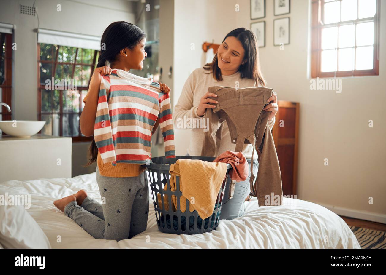 Mom child cloth fold hi-res stock photography and images - Alamy