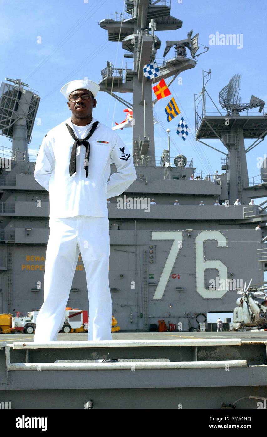 Aircraft carrier uss ronald rea hi-res stock photography and images - Alamy