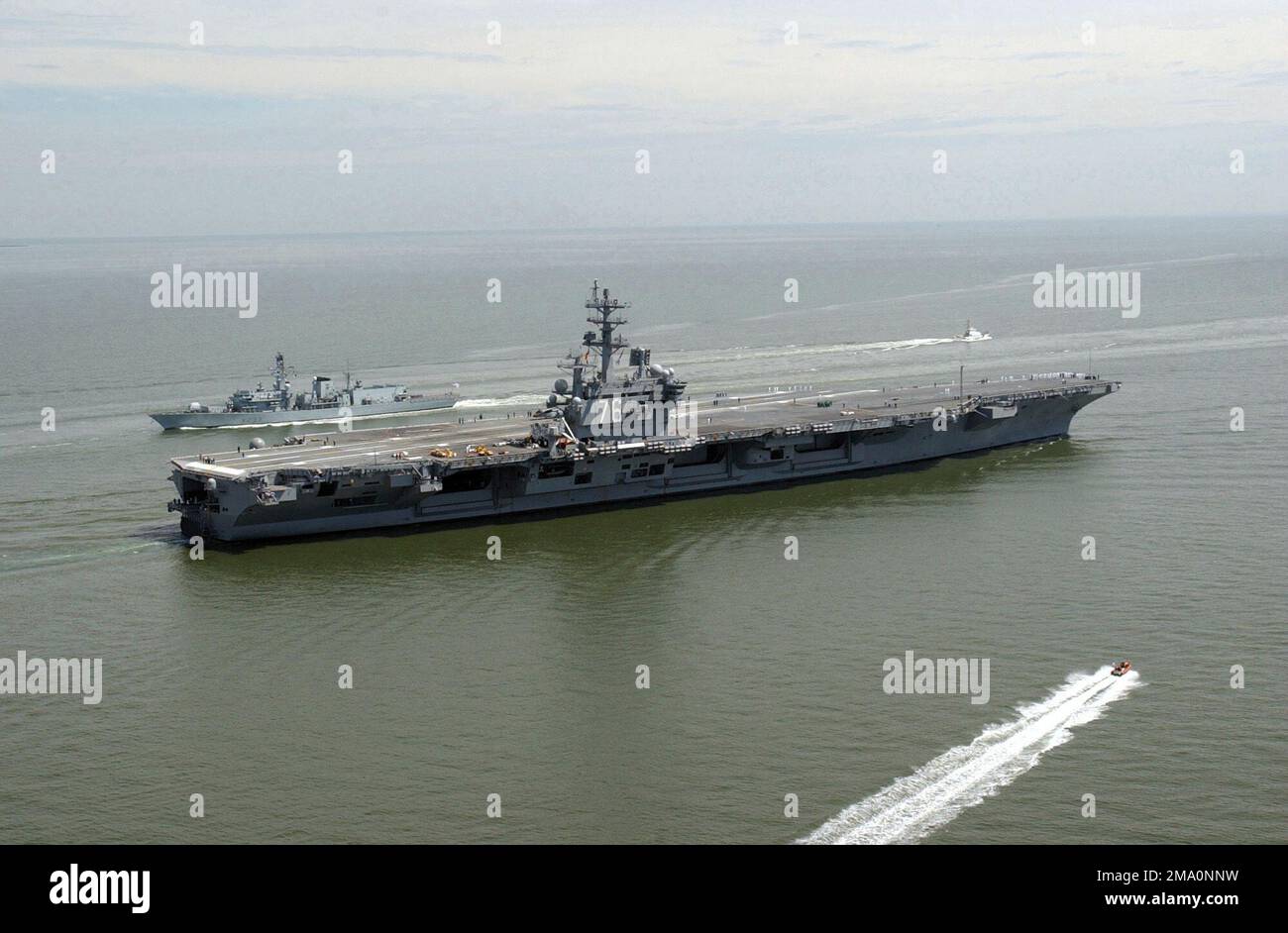 Aircraft carrier uss ronald rea hi-res stock photography and images - Alamy