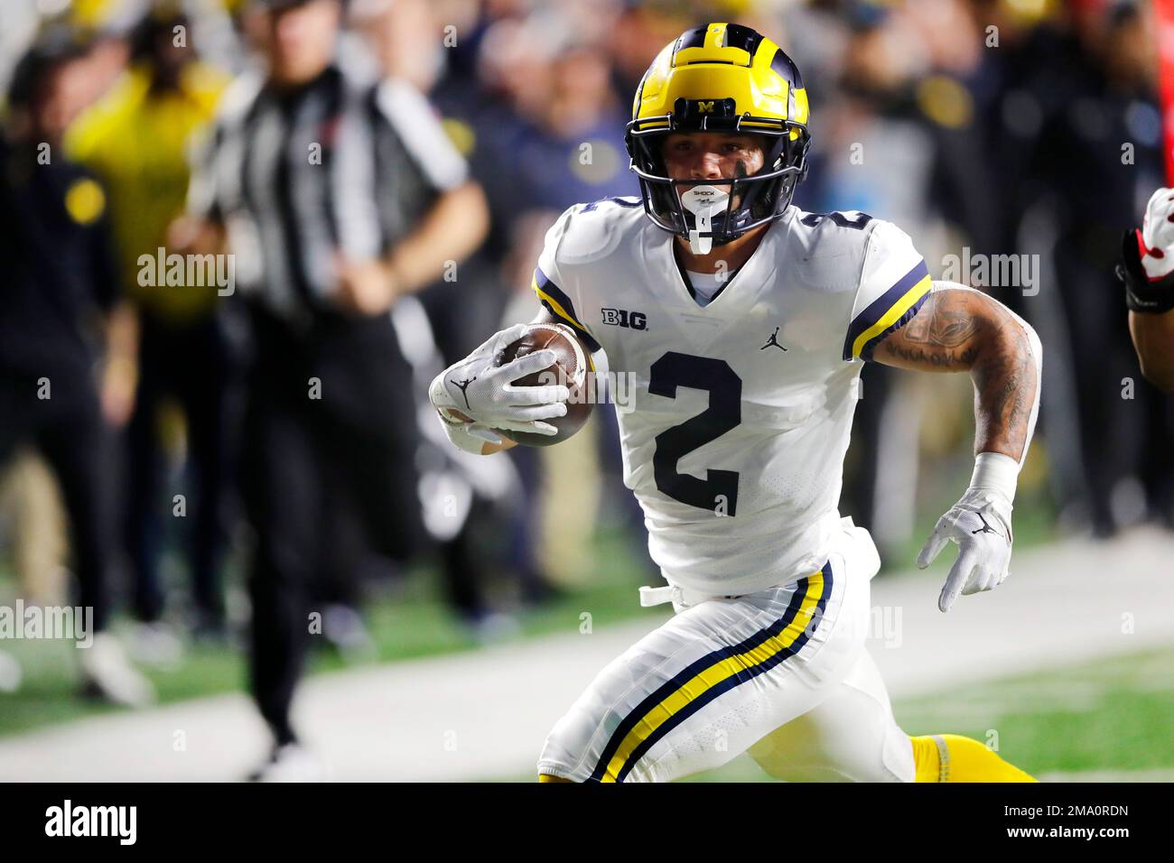 Michigan running back Blake Corum (2) rushes against Rutgers during the ...