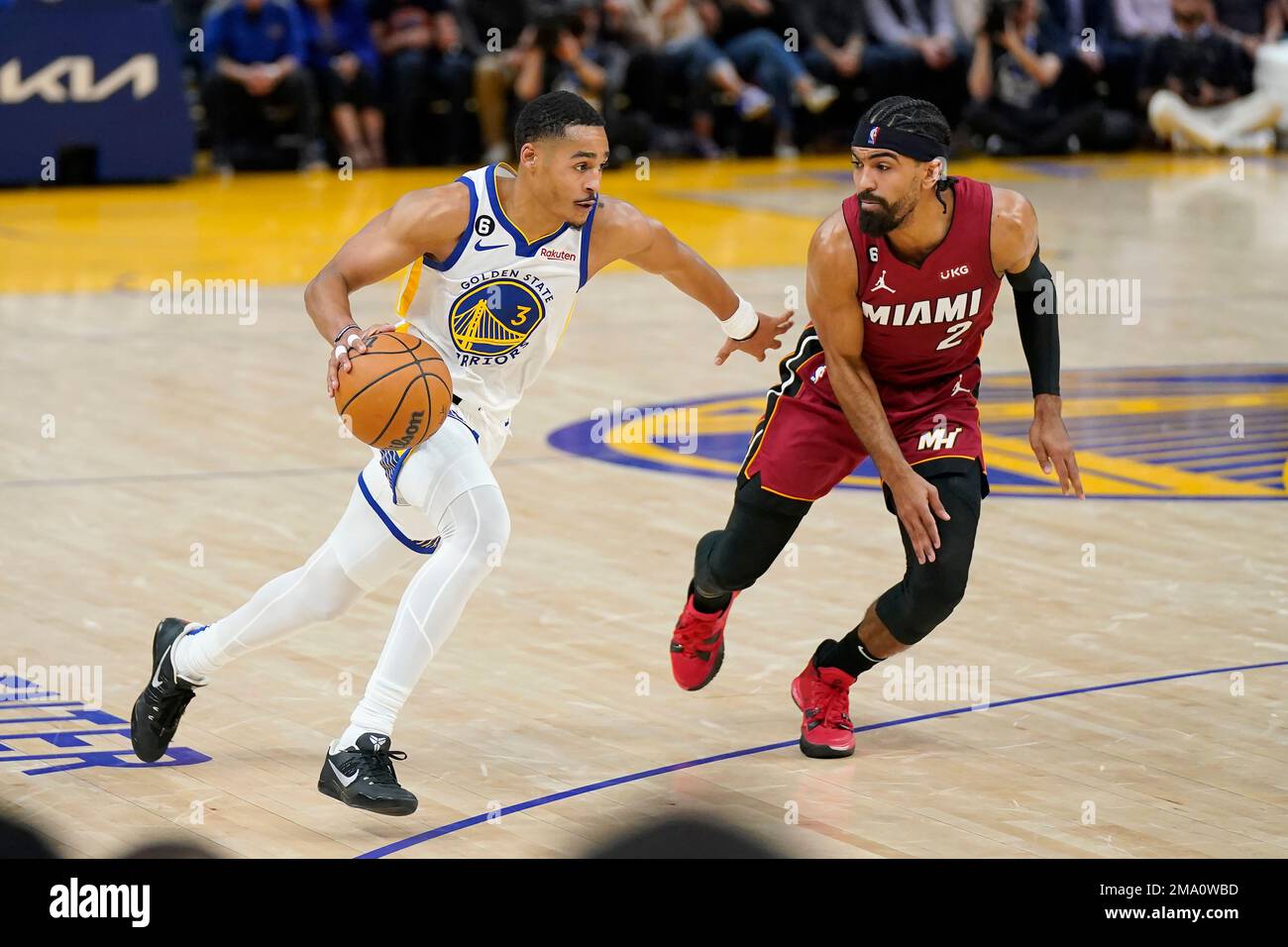 Golden State Warriors guard Jordan Poole (3) drives to the basket ...
