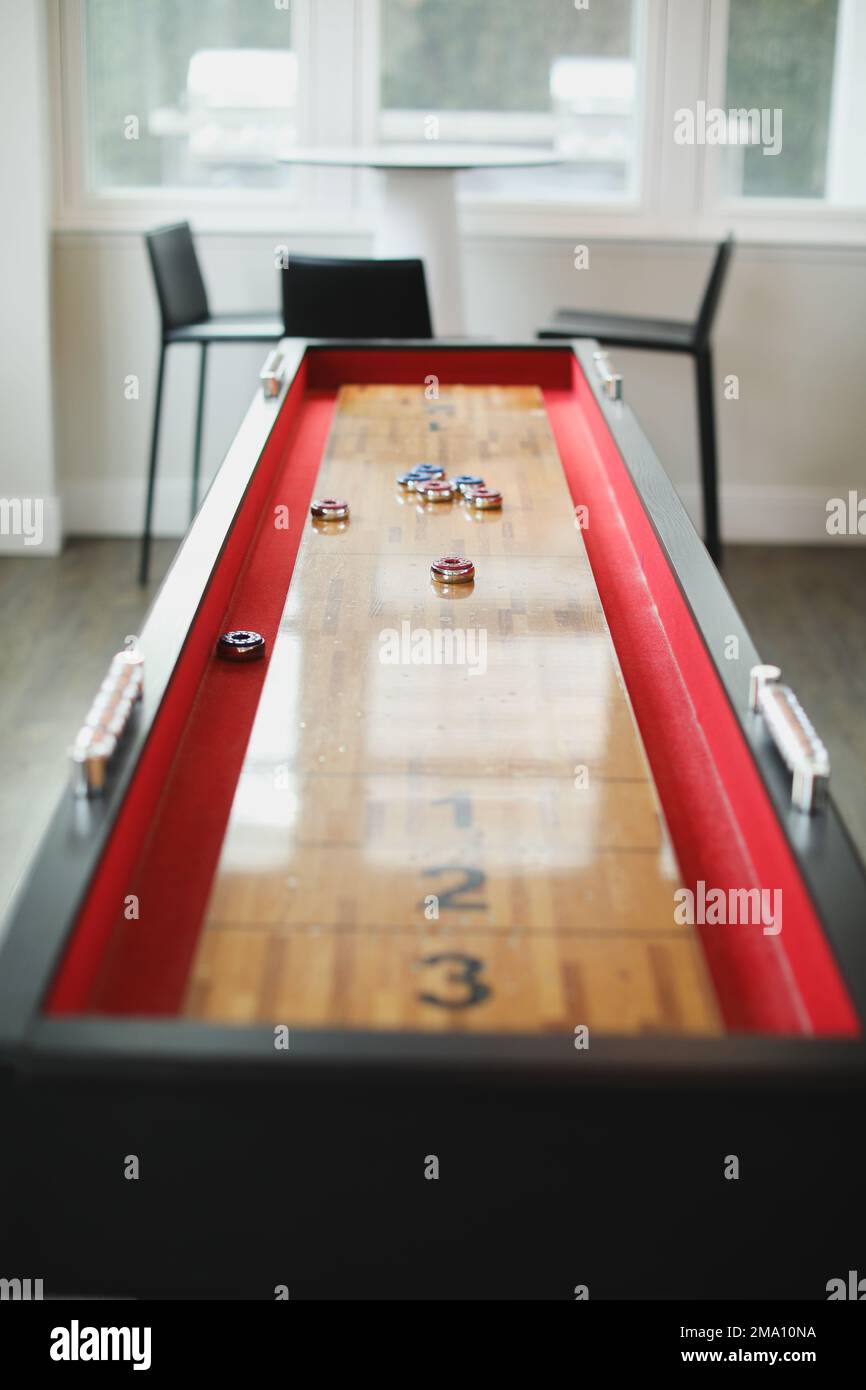 Shuffleboard bar hi-res stock photography and images - Alamy