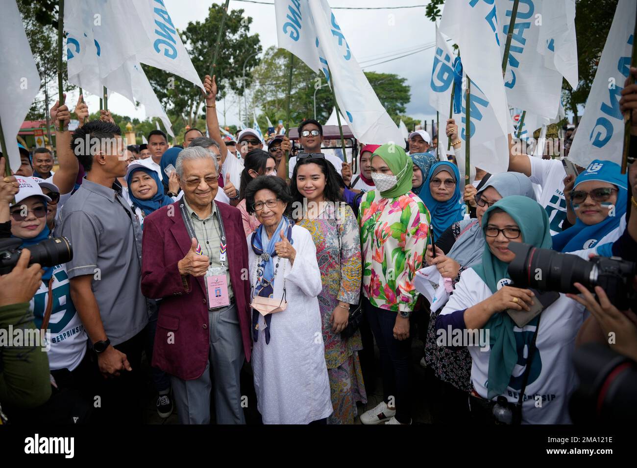 Malaysia's former Prime Minister Mahathir Mohamad, center left ...