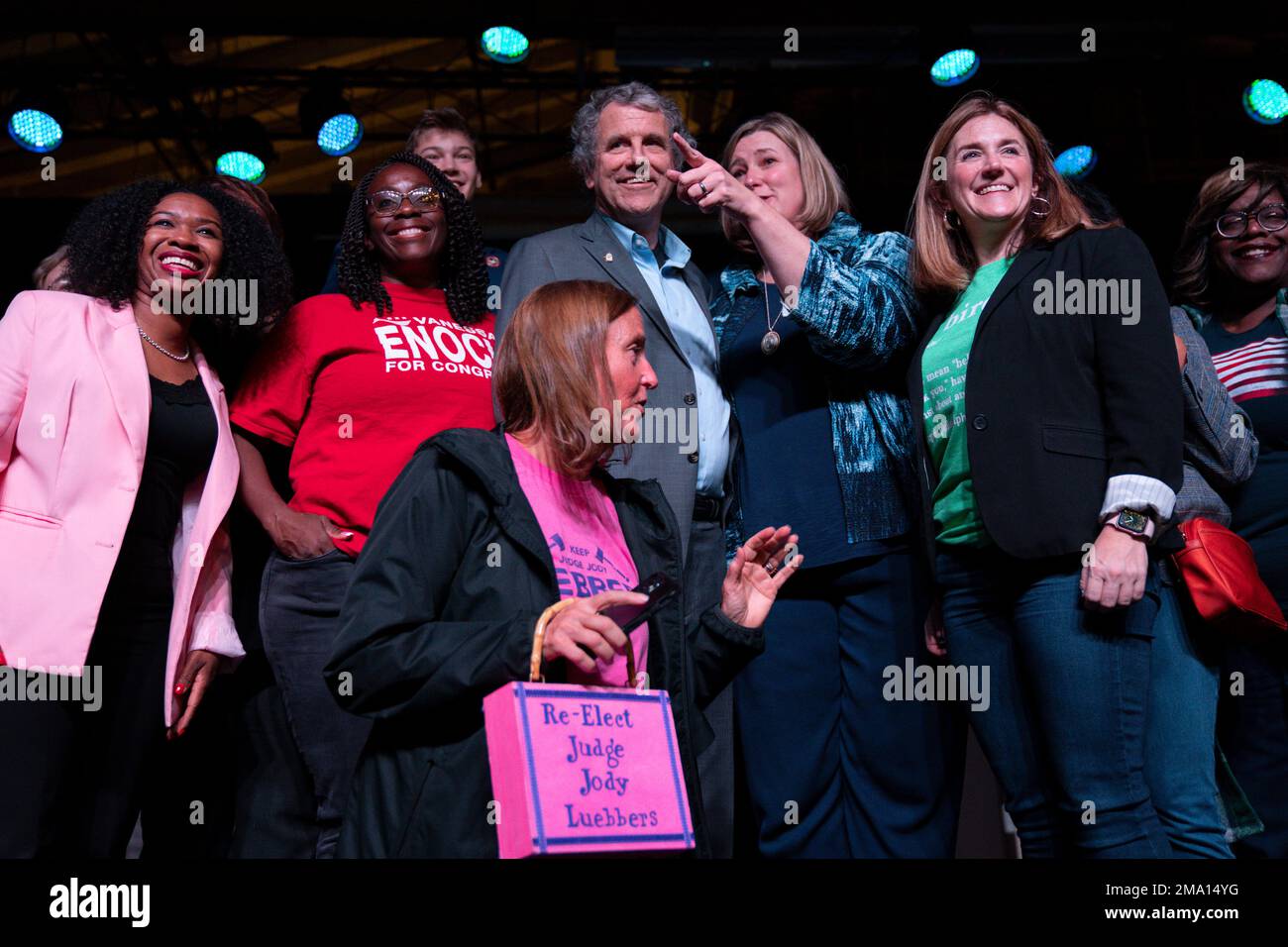 Sen. Sherrod Brown, D-Ohio, center, poses for a photo with ...