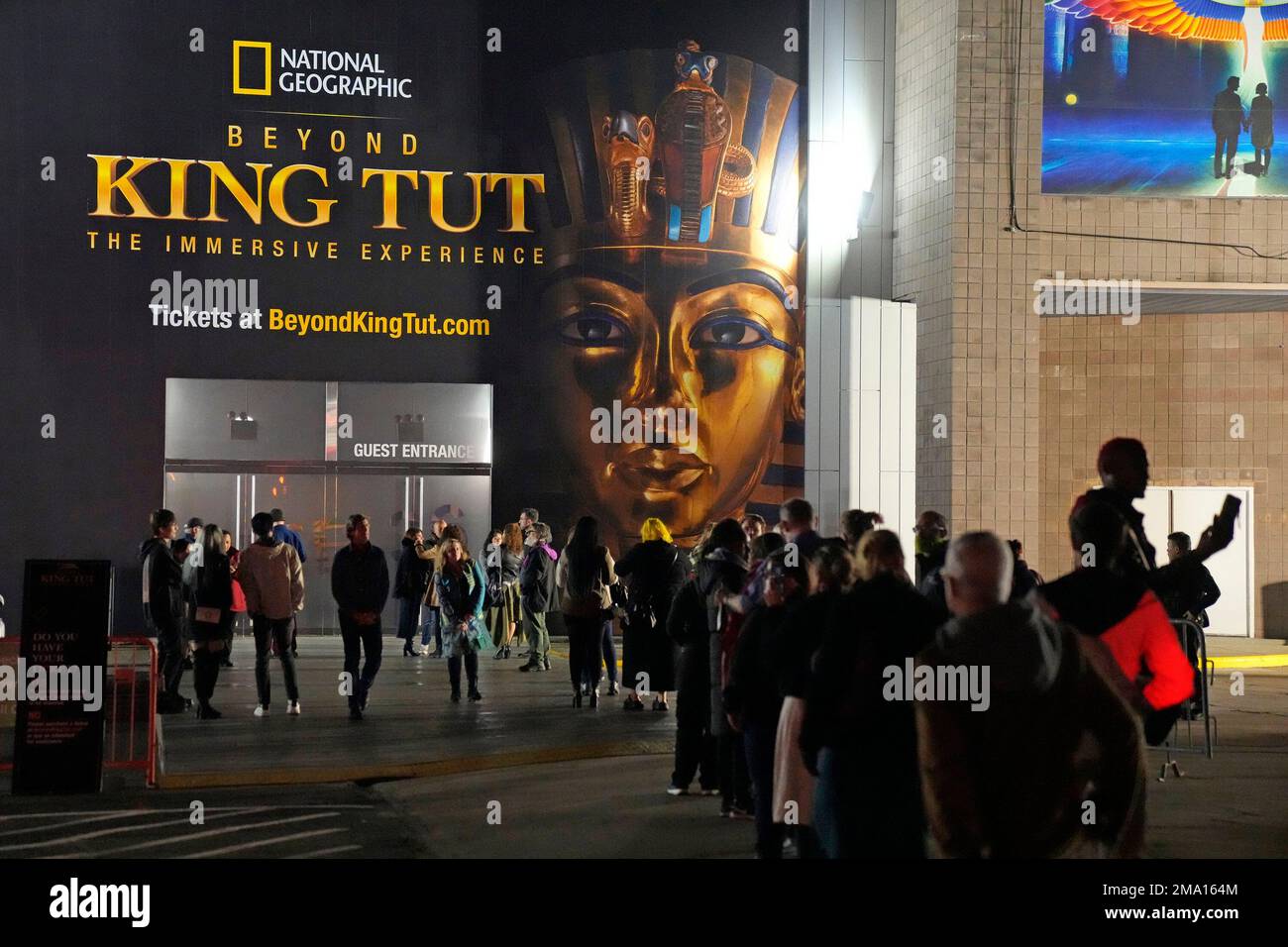 IMAGE DISTRIBUTED FOR BEYOND KING TUT - Guests line up for a special ...