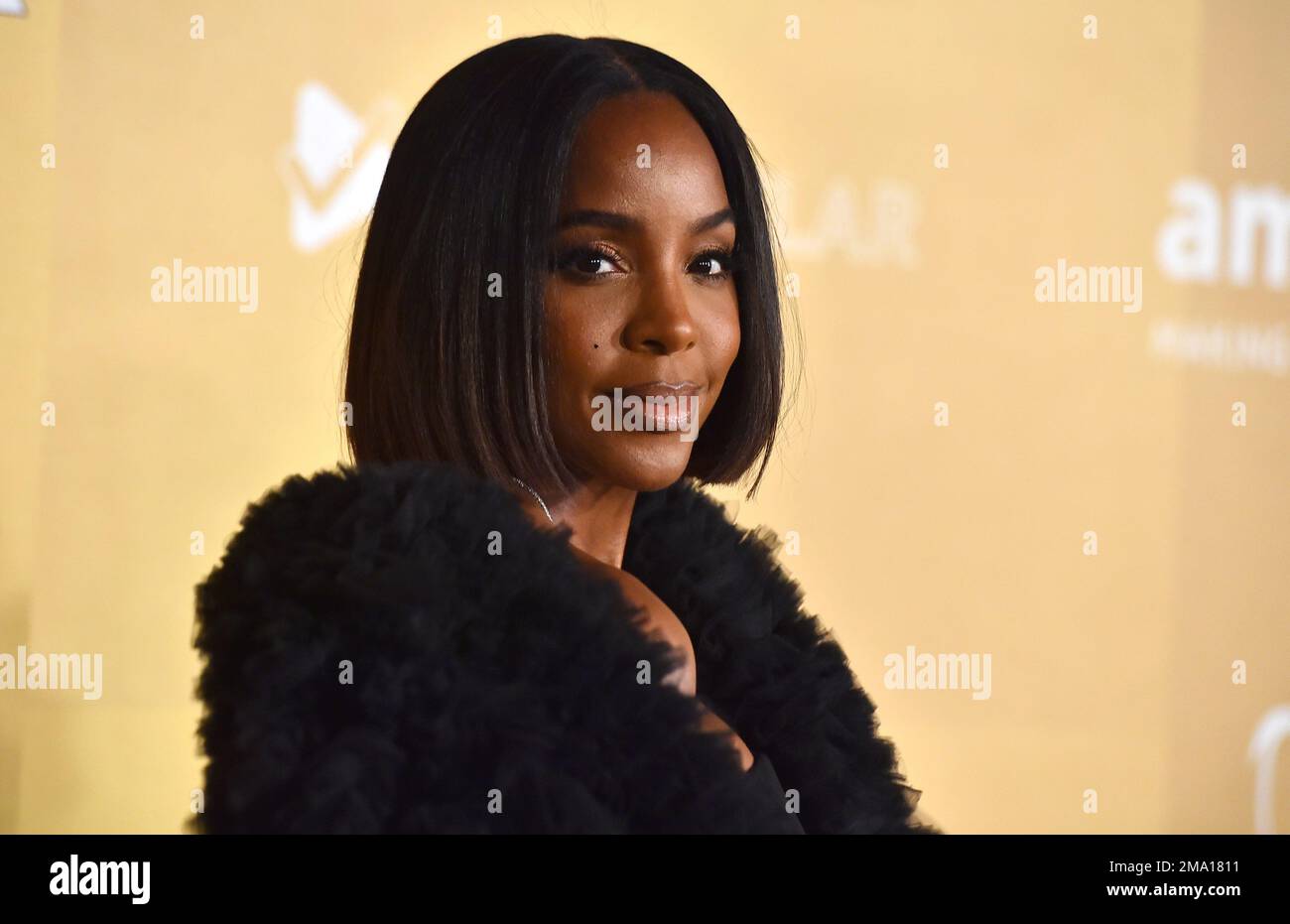 Kelly Rowland arrives at the amfAR Gala Los Angeles at The Pacific ...