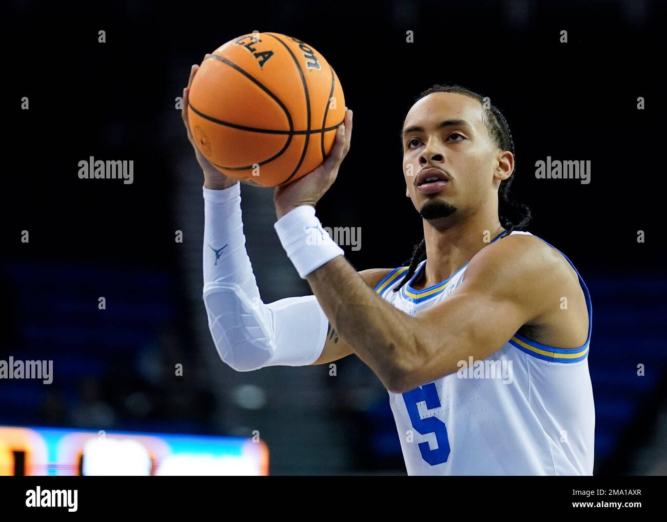 UCLA guard Amari Bailey (5) shoots during a college basketball ...
