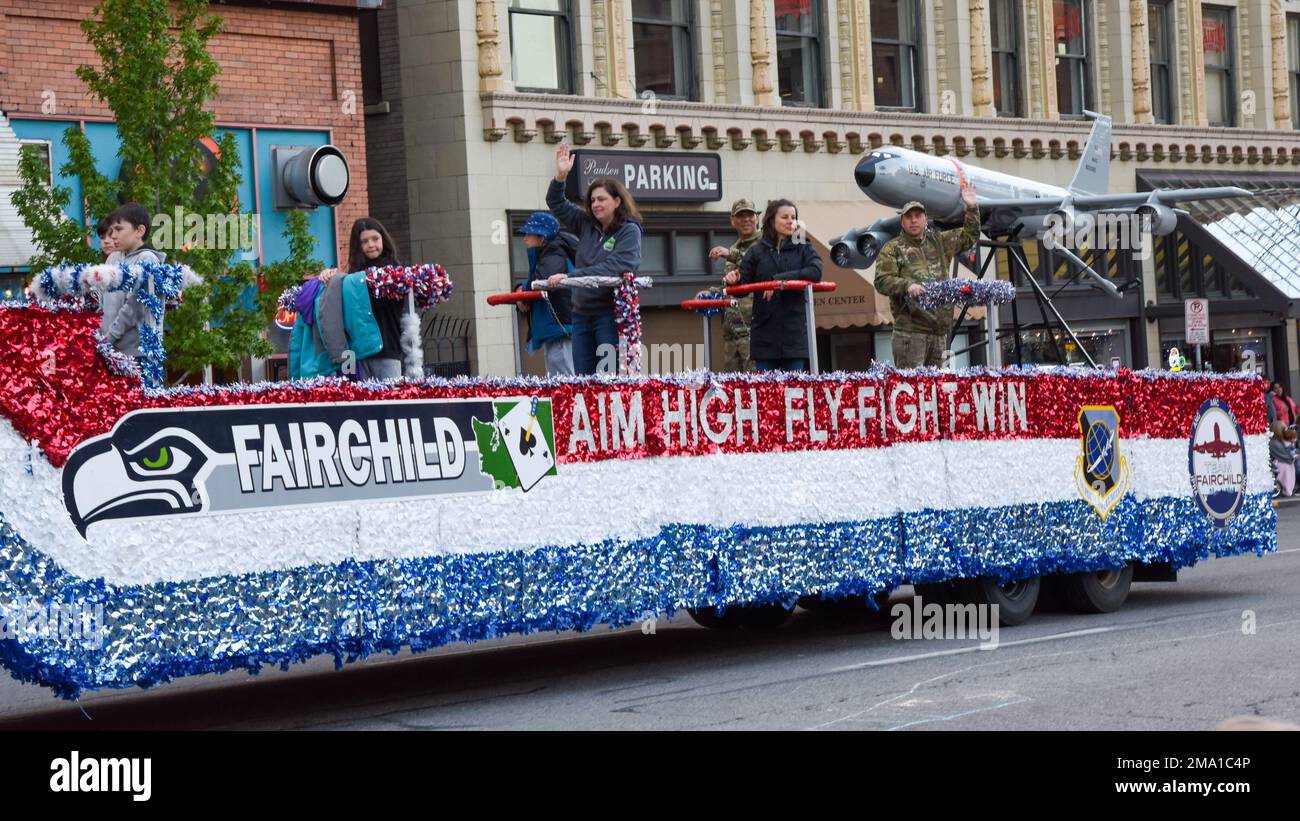 Fairchild Air Force Base wing leadership and their families’ wave from ...