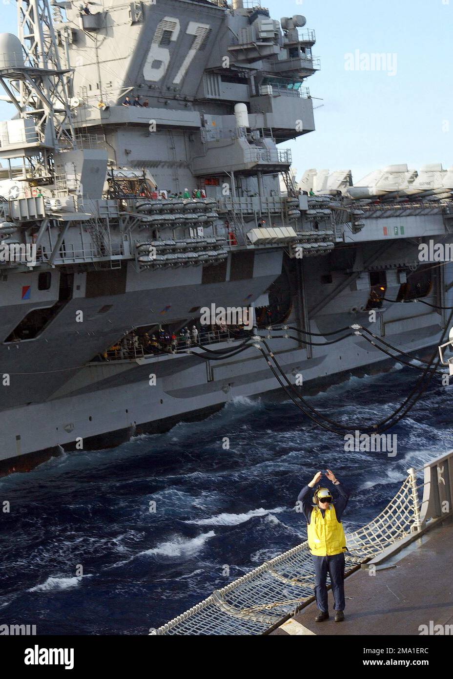 Uss seattle aoe 3 hi-res stock photography and images - Alamy