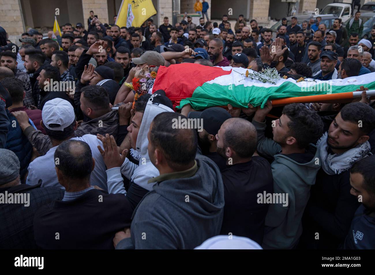 Palestinian mourners carry the body of Daoud Mahmoud Khalil Rayan, 42 ...