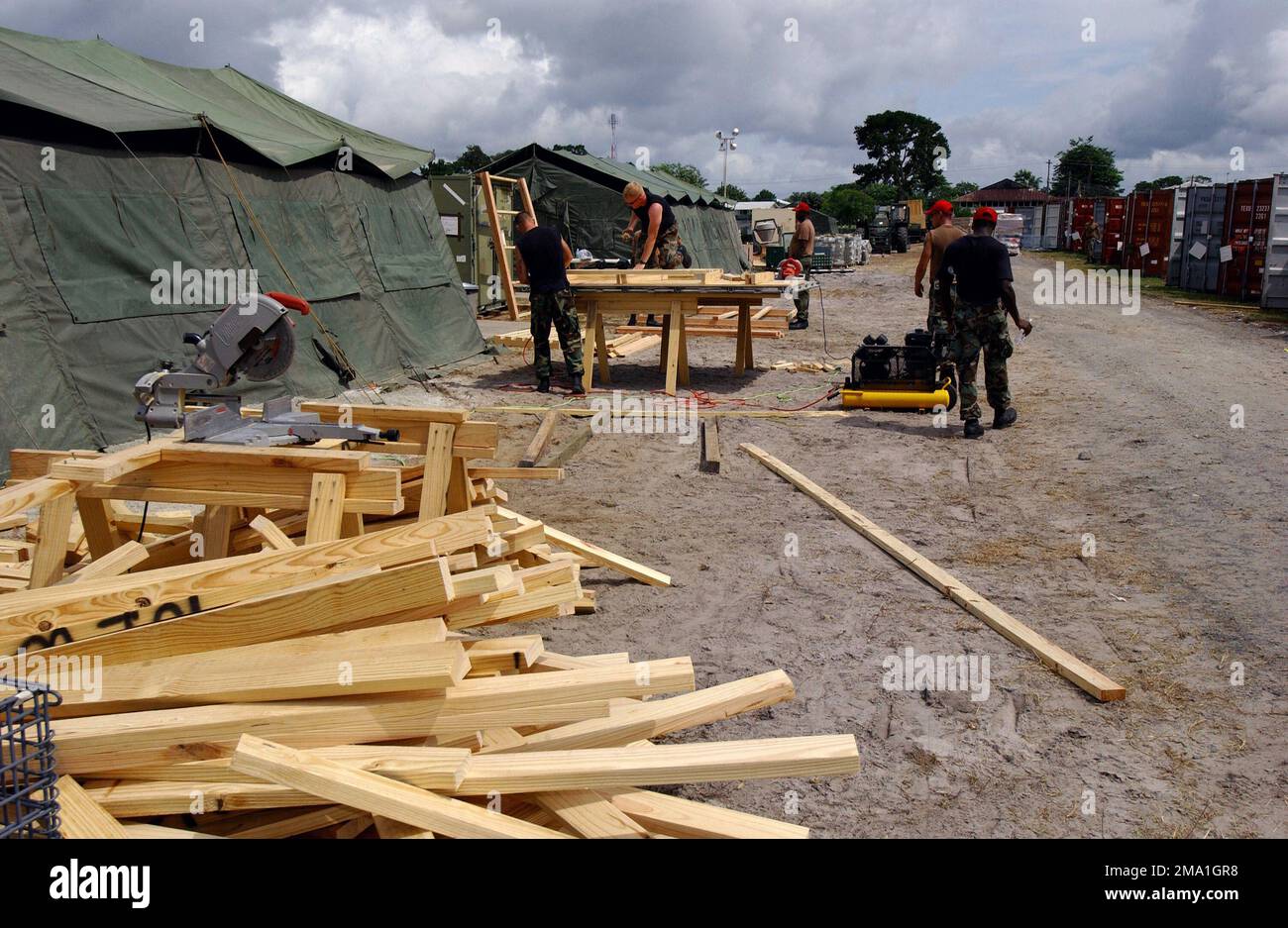 040612-F-6335P-104. [Complete] Scene Caption: US Air Force (USAF ...