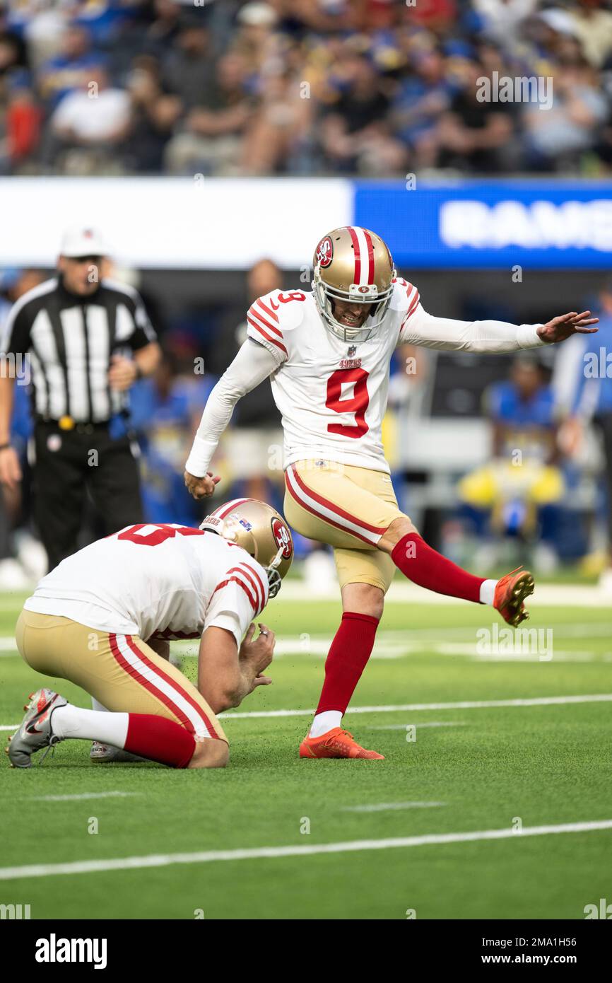 San Francisco 49ers place kicker Robbie Gould (9) kicks during an NFL ...