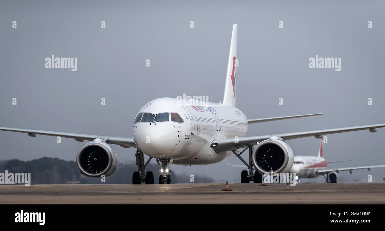 A C919 large passenger aircraft, China's first homegrown large jetliner ...