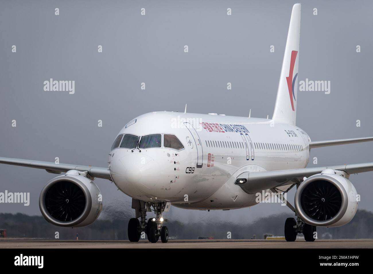 A C919 large passenger aircraft, China's first homegrown large jetliner ...