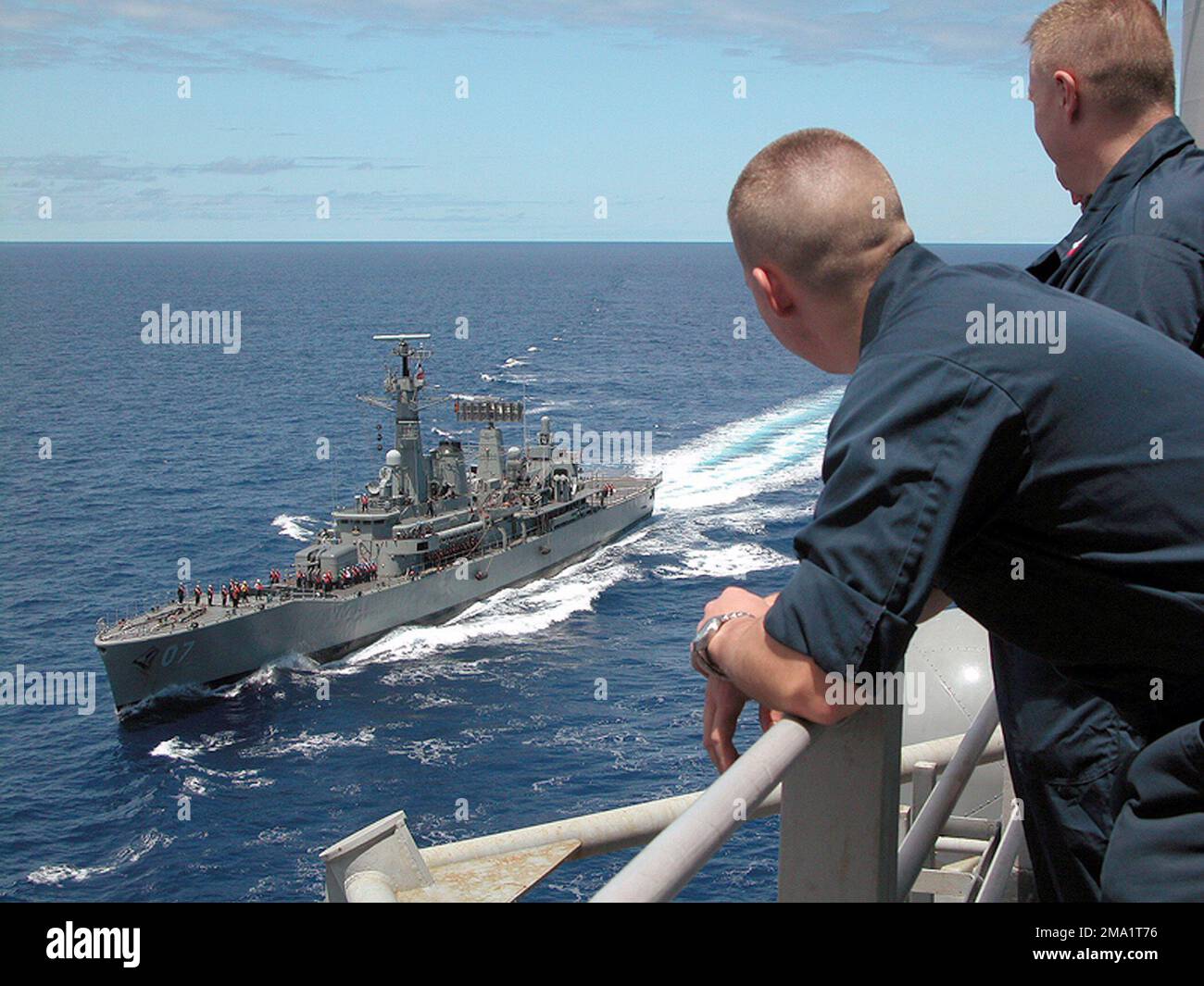 Amphibious assault ship uss tarawa lha 1 hi-res stock photography and ...