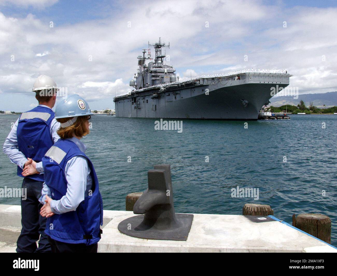 Uss tarawa lha 1 pearl harbor hi-res stock photography and images - Alamy