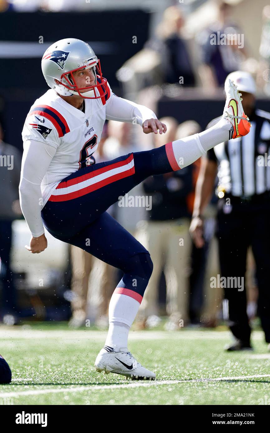 New England Patriots place kicker Nick Folk (6) kicks against the New ...