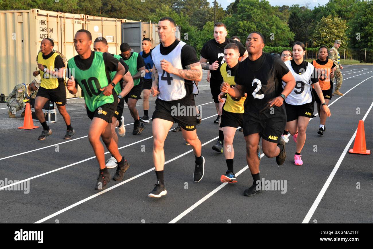 Candidates begin the two-mile-run portion of the Army Combat Fitness ...