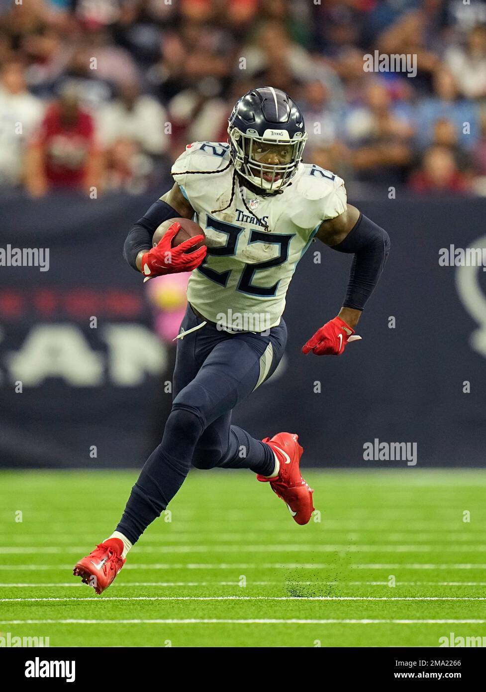 Tennessee Titans running back Derrick Henry (22) runs against the ...