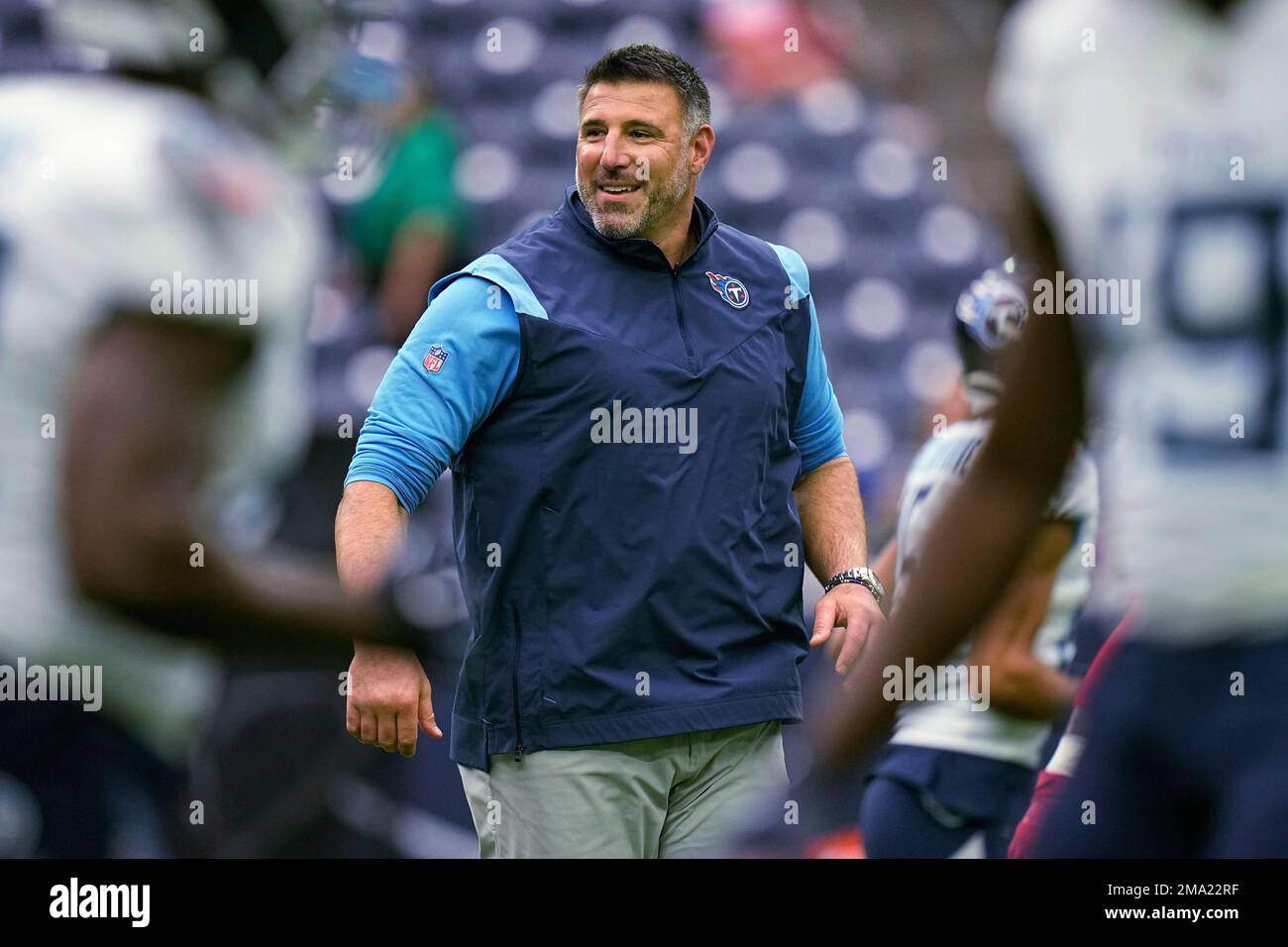 Tennessee Titans head coach Mike Vrabel before an NFL football game ...