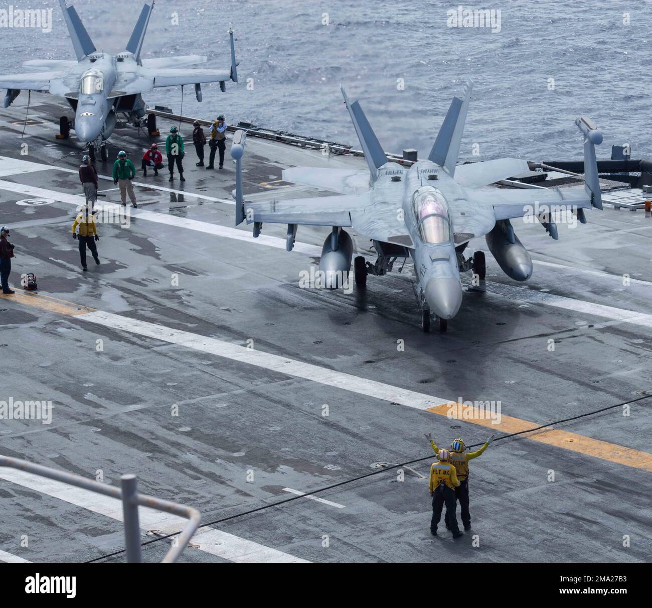 220523-N-JO823-1011 PACIFIC OCEAN (May 23, 2022) Sailors direct an EA ...