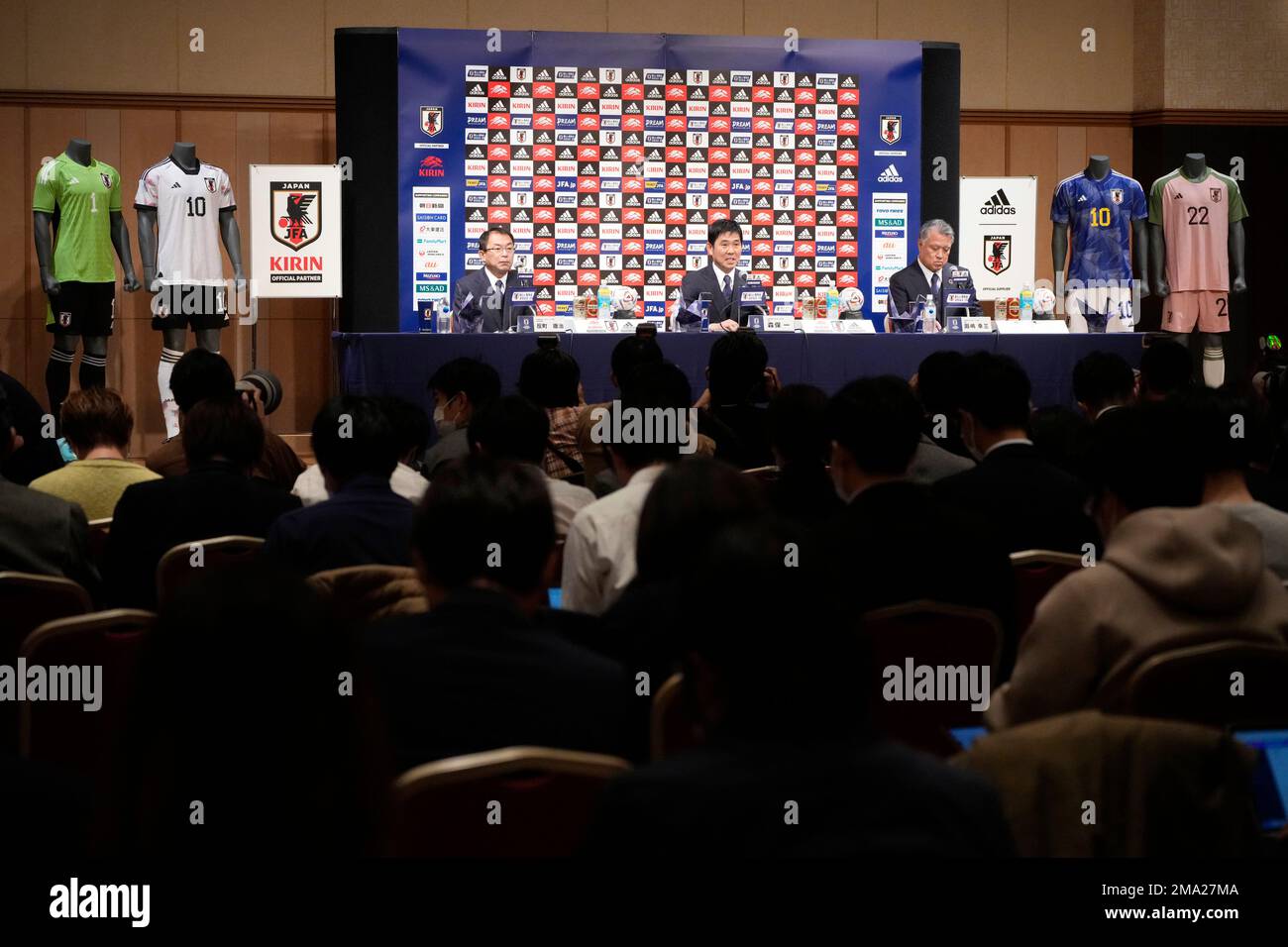 Japan national team head coach Hajime Moriyasu, center, with Japan ...