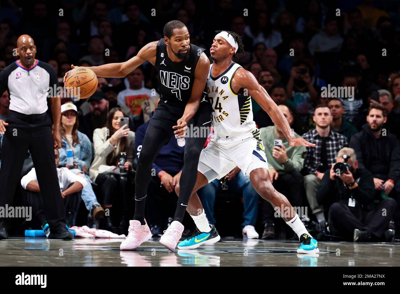 Brooklyn Nets forward Kevin Durant (7) dribbles against Indiana Pacers ...