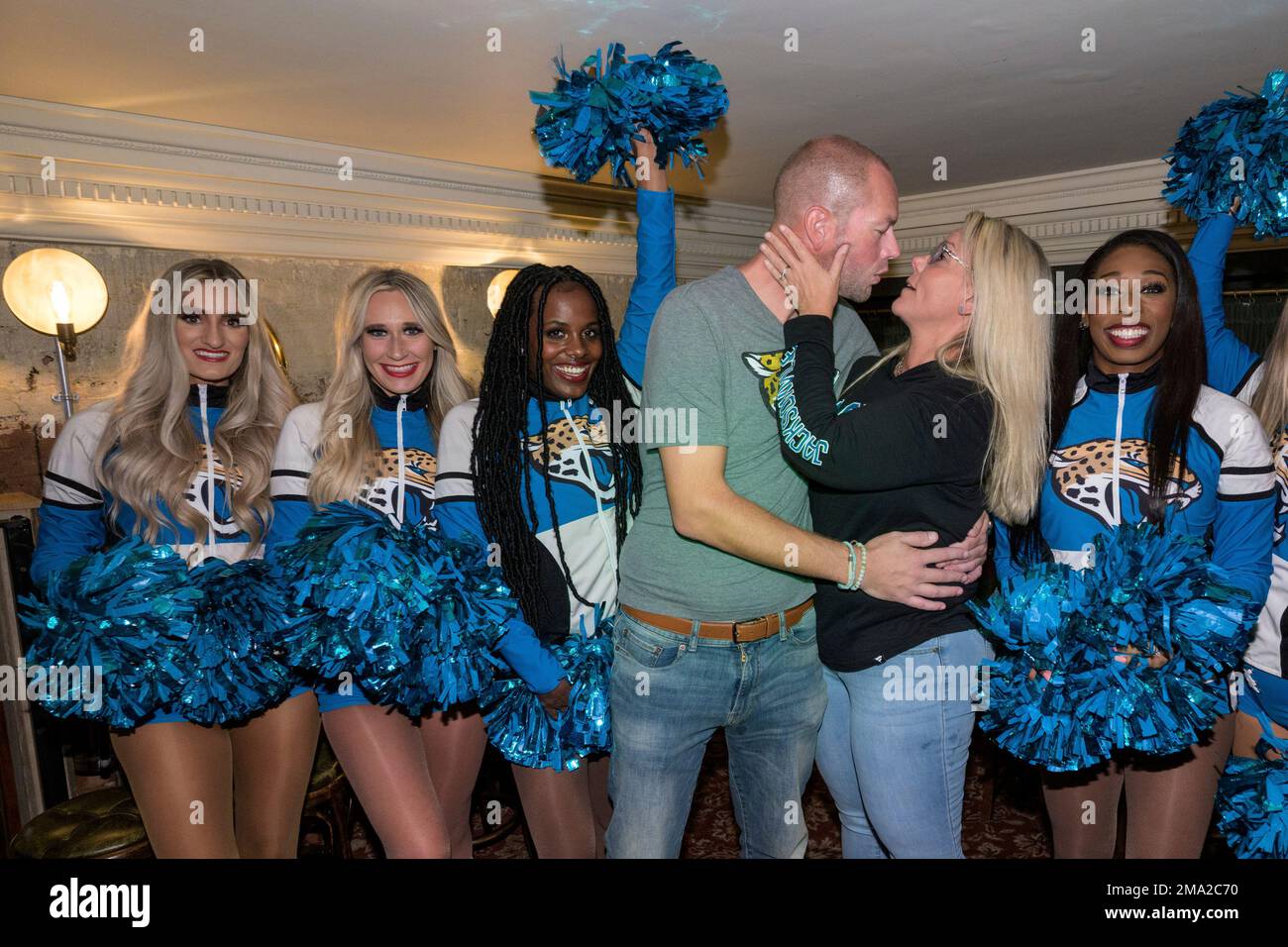 Rich Peterson kisses his fiancée Rebecca Houser both from Florida ...