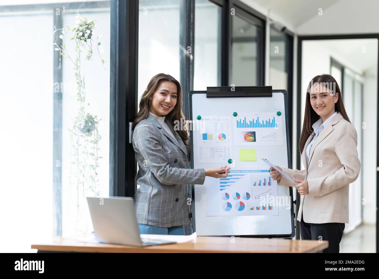 Business woman presenting a graph discussion report strategic planning ...