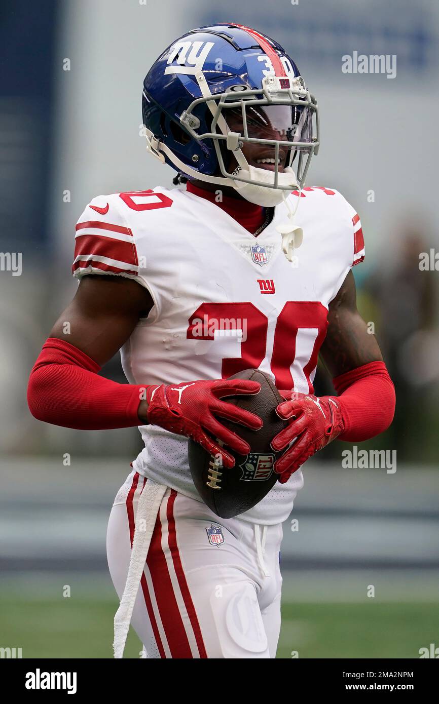 New York Giants cornerback Darnay Holmes warms up before an NFL ...