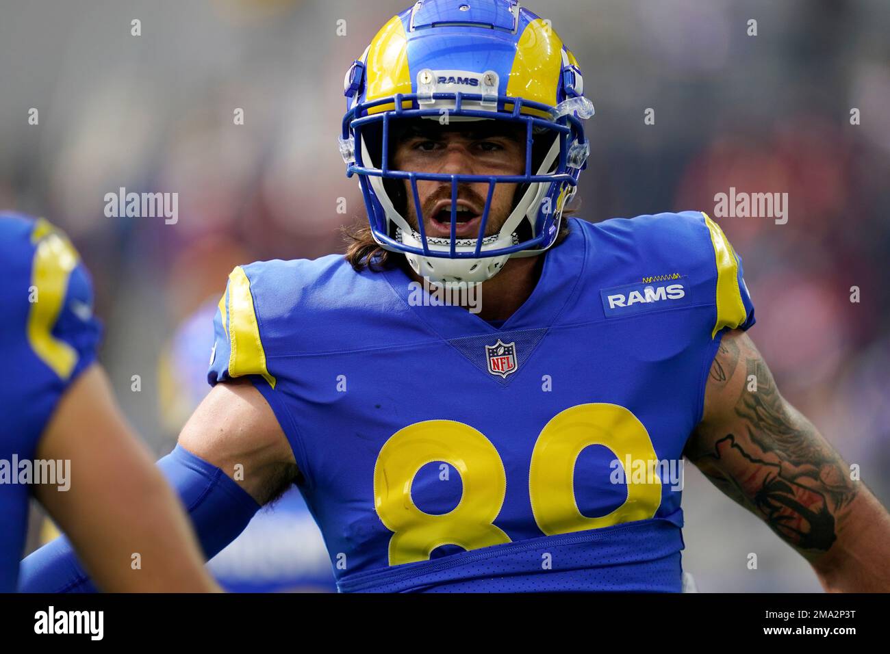 Los Angeles Rams tight end Tyler Higbee warms up prior to an NFL ...