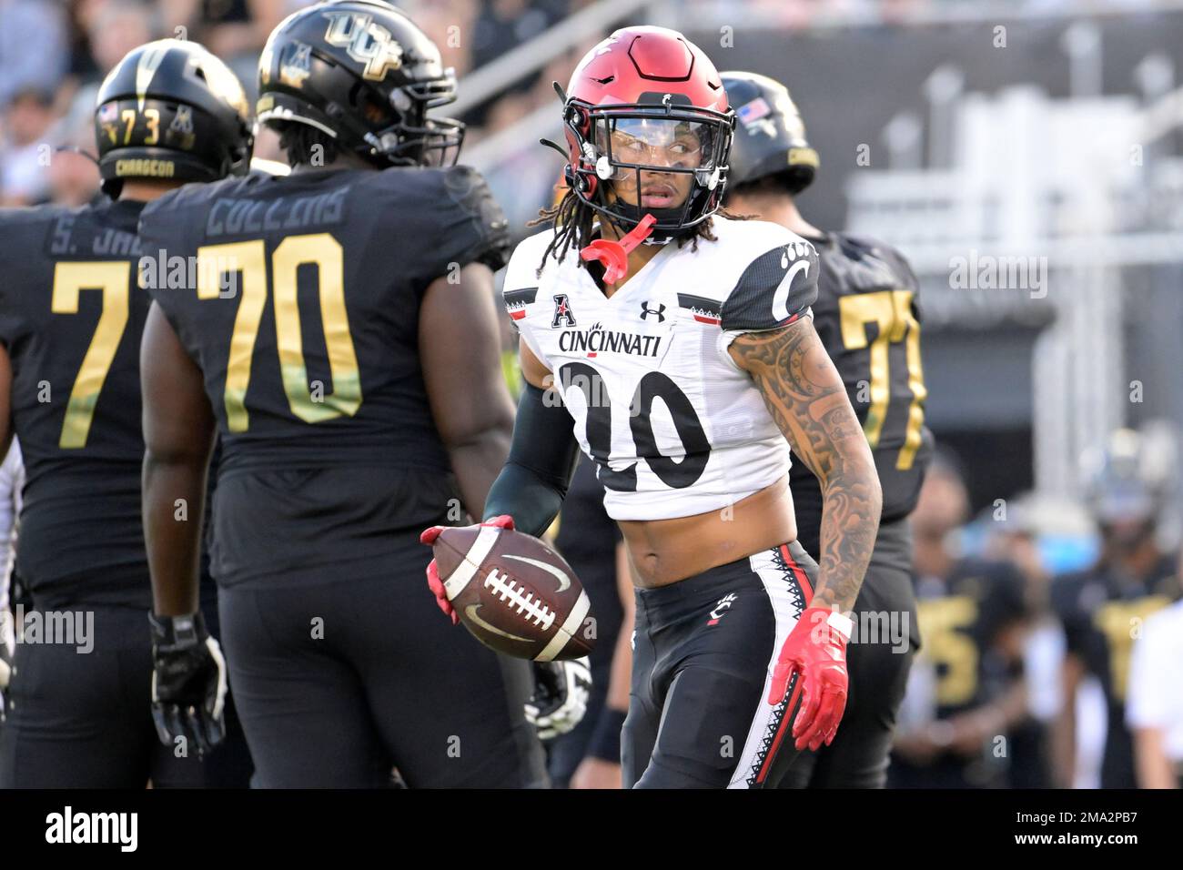 Cincinnati linebacker Deshawn Pace (20) jogs off the field after ...