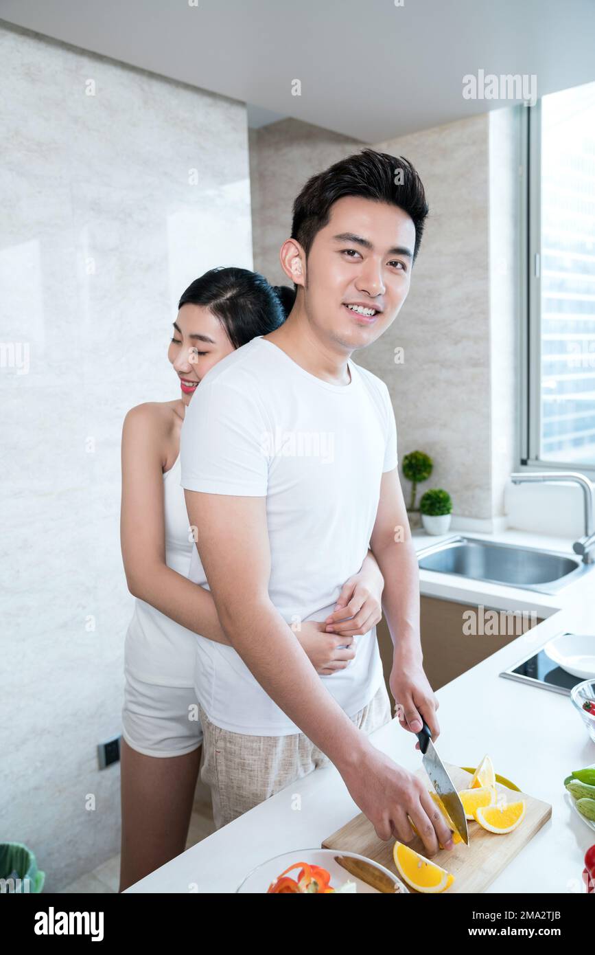 Couples cooking hi-res stock photography and images - Alamy