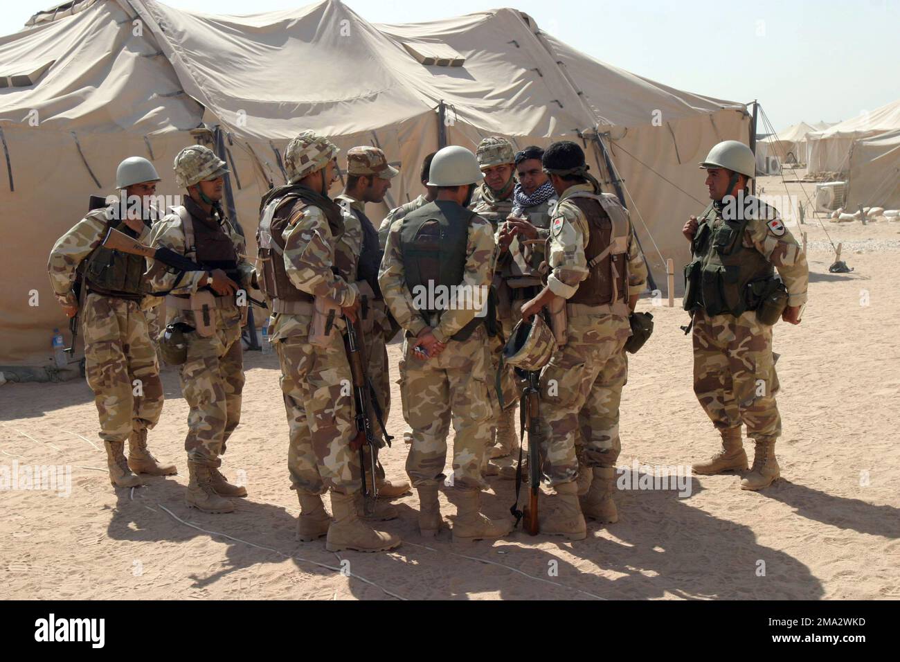 Najaf, iraq, 2004 hi-res stock photography and images - Alamy