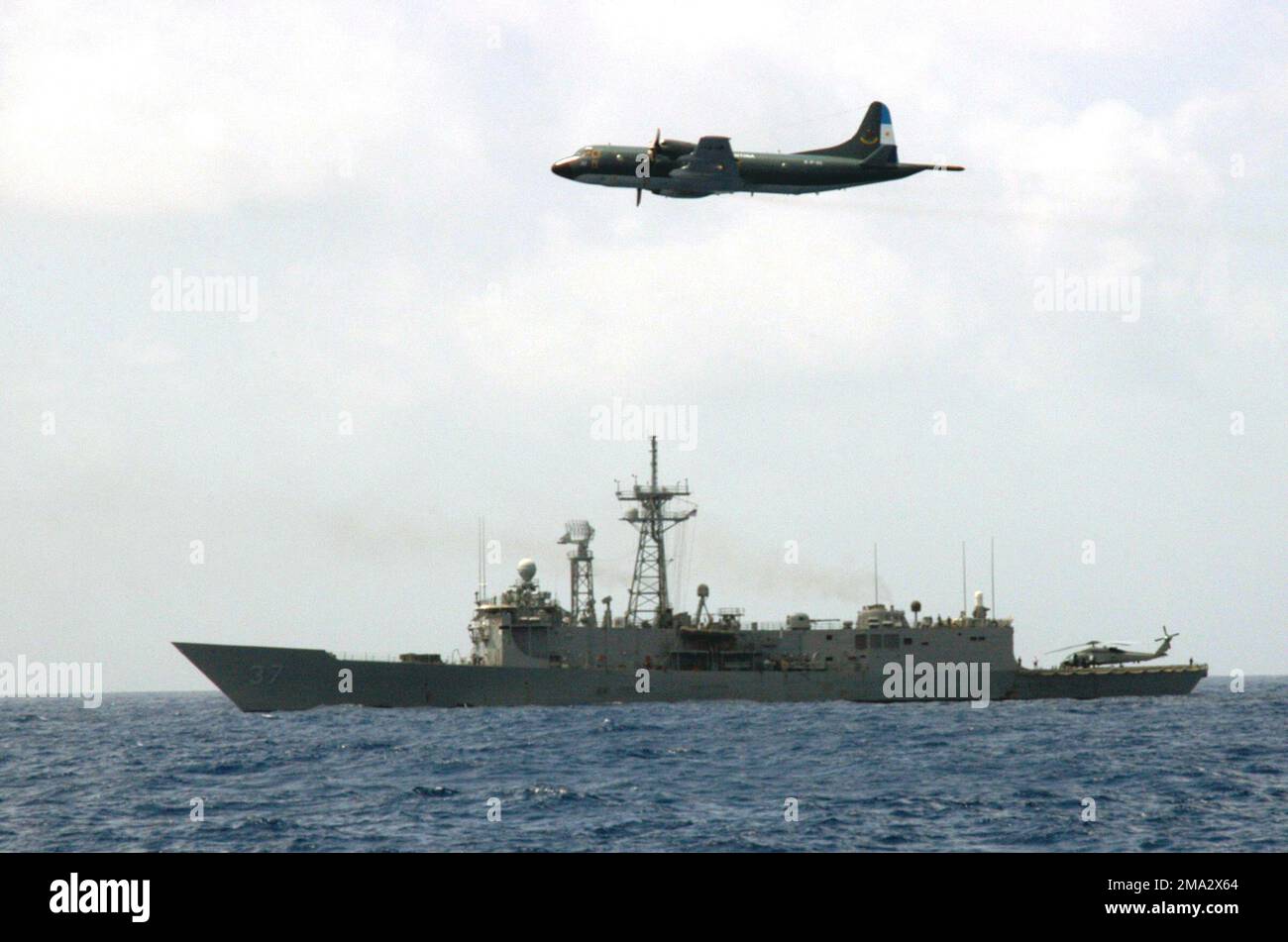 Port side view of the US Navy (USN) OLIVER HAZARD PERRY CLASS: Guided ...