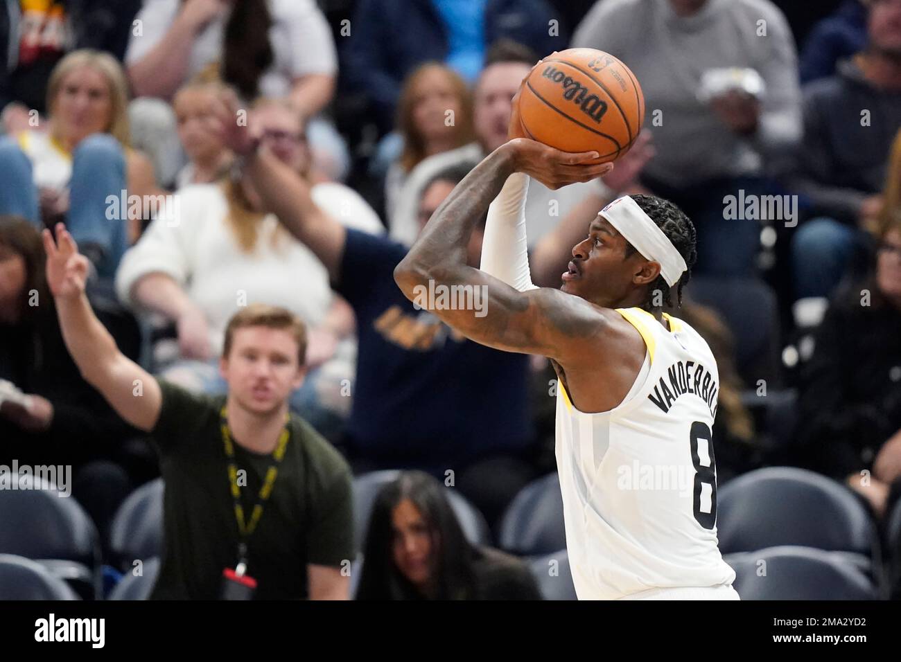 Utah Jazz forward Jarred Vanderbilt (8) shoots against the Memphis ...