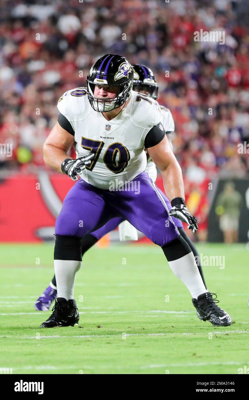 Baltimore Ravens guard Kevin Zeitler (70) reacts to the snap during a ...