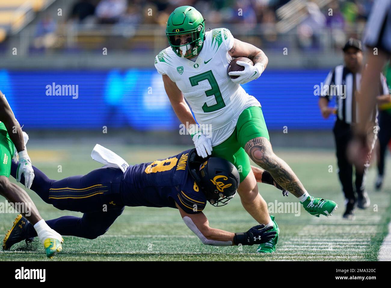 Oregon tight end Terrance Ferguson (3) runs after a catch as California ...