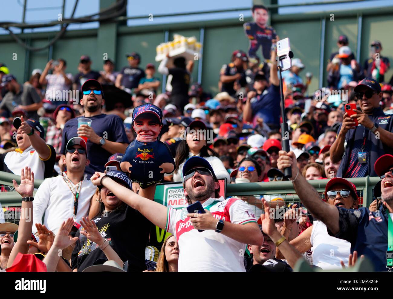 Fans cheer during the qualifying run of the Formula One Mexico Grand ...